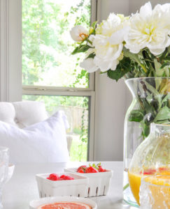 5 Tips for an Elegant Summer Breakfast - Decor Gold Designs