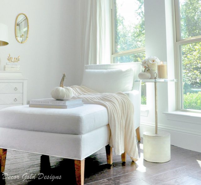10 Ways to Style Throw Blankets - Decor Gold Designs